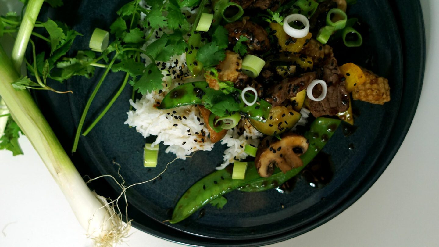 Wok-Gericht mit Rindfleisch und frischem Gemüse » Weil es schmeckt